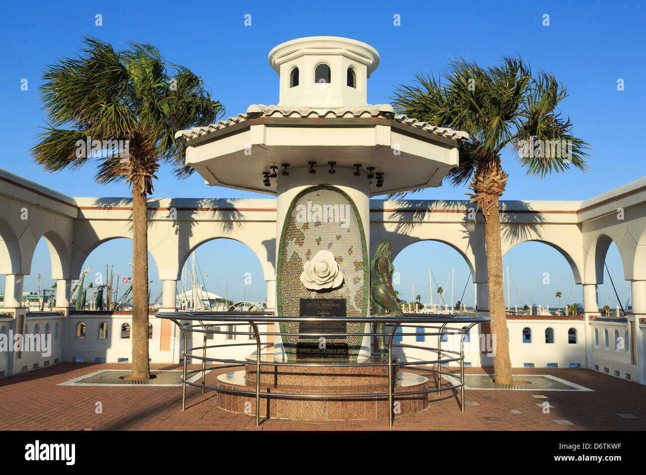 Selena Quintanilla Statue