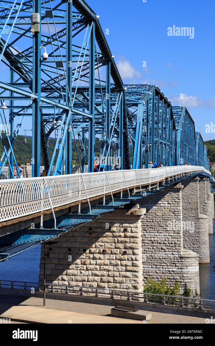USA, Tennessee, Chattanooga, View of Walnut Street pedestrian bridge ...
