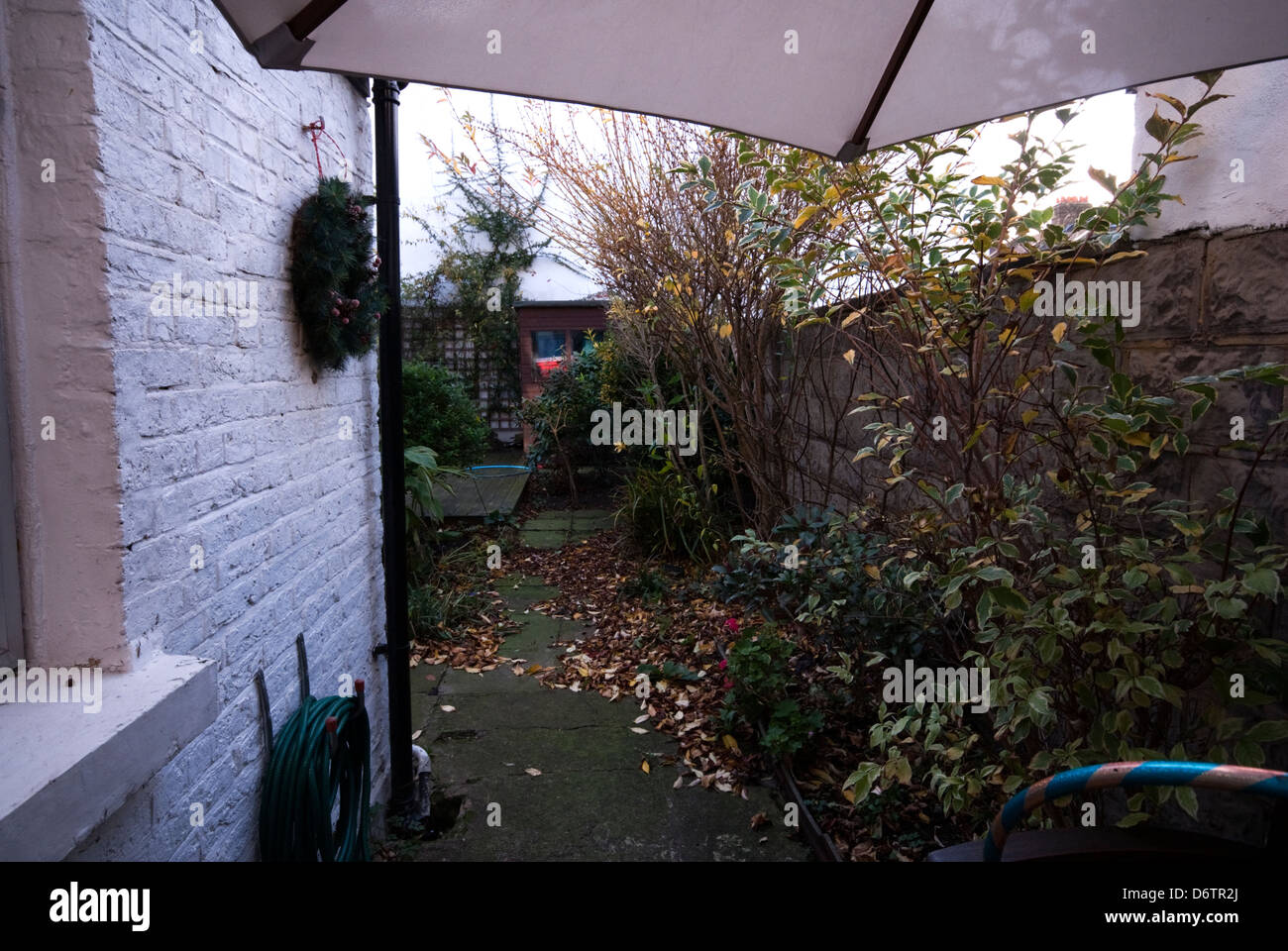 English house back garden hi-res stock photography and images - Alamy