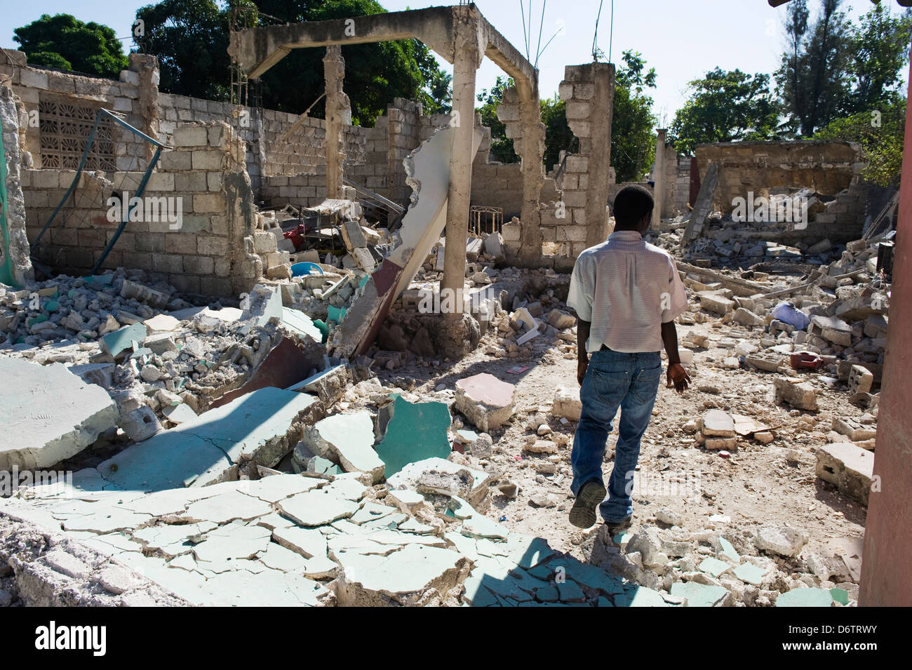 local man at the place his daughter died, damage at epicenter of the ...
