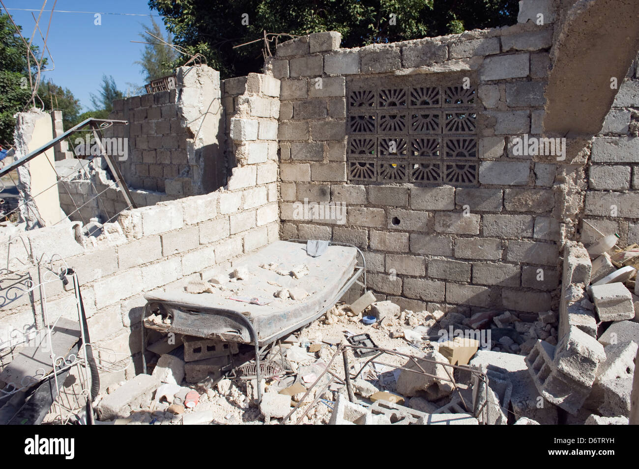 damage at epicenter of the January 2010 earthquake, Leogane, Haiti ...