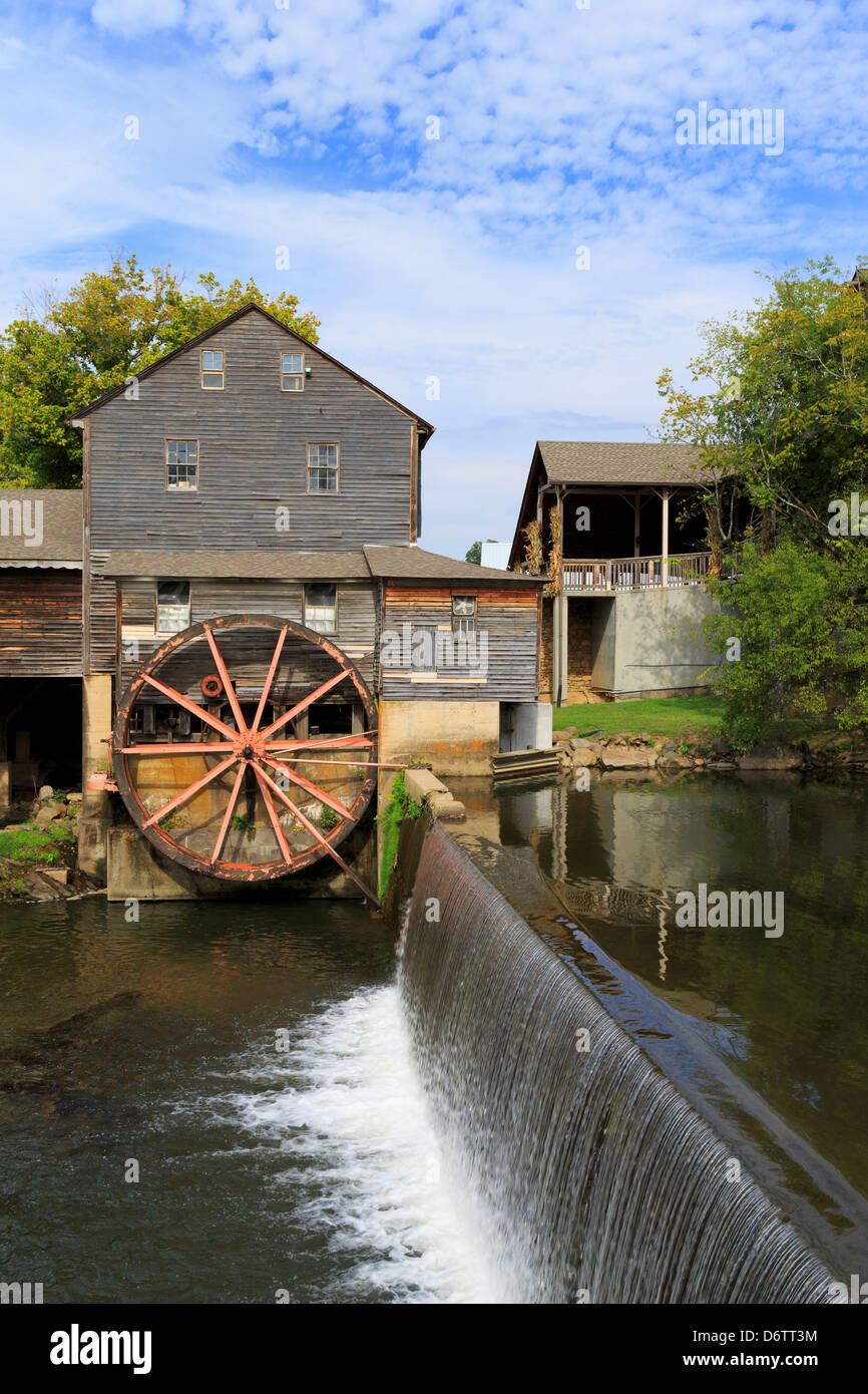 Old mill in pigeon forge tennessee hi-res stock photography and images - Alamy