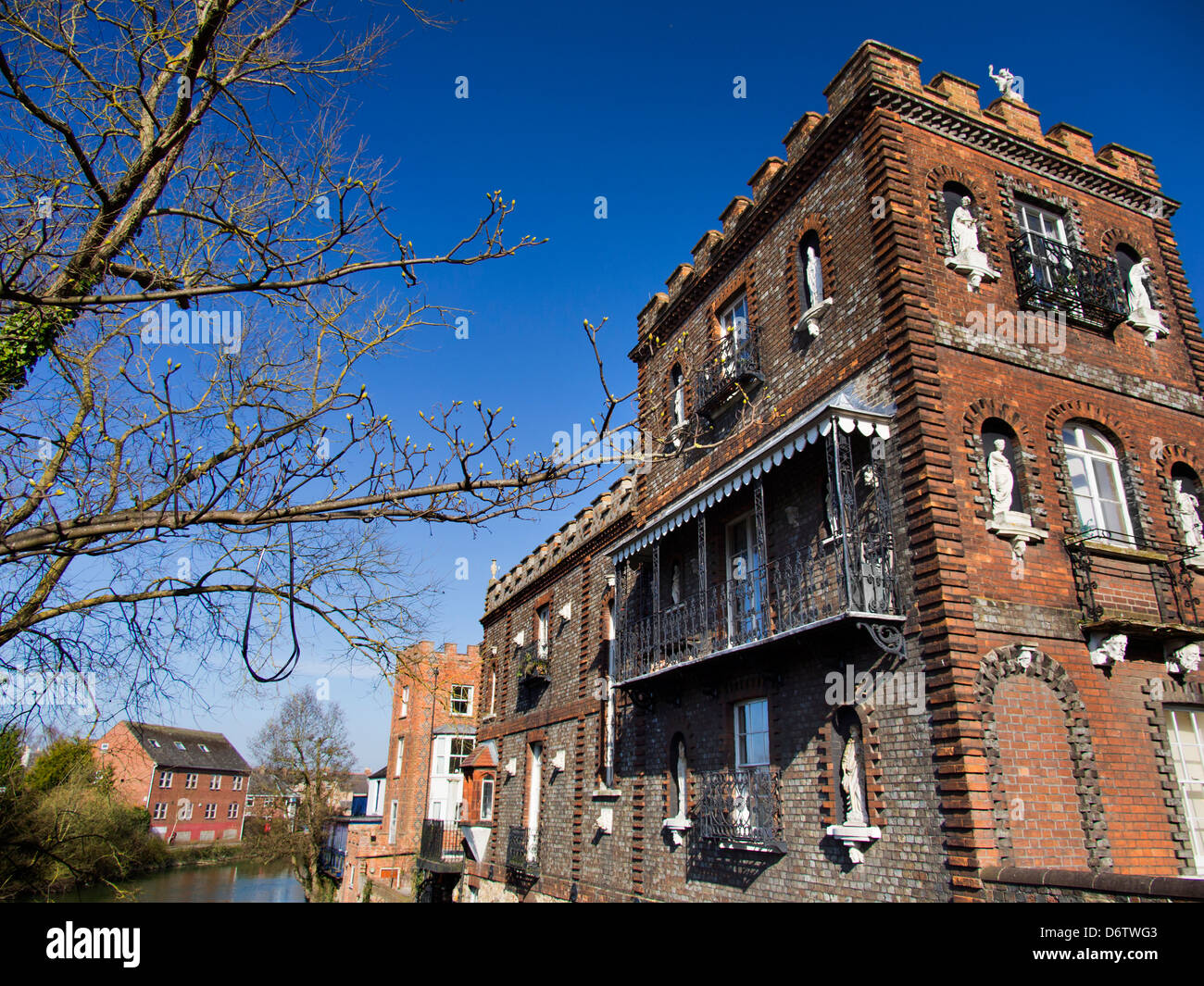 Number 5 Folly Bridge Oxford, by the Thames, in springtime Stock Photo ...