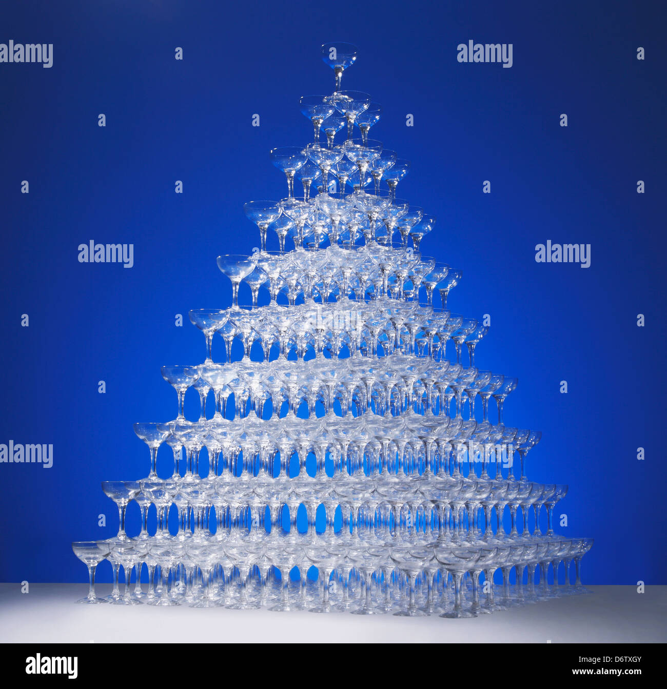 All glass tower hi-res stock photography and images - Alamy