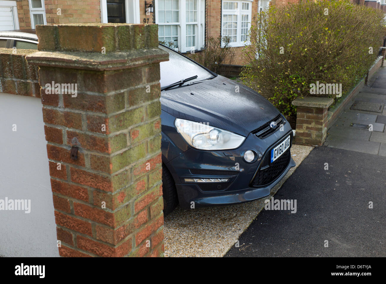 Off street parking hi-res stock photography and images - Alamy