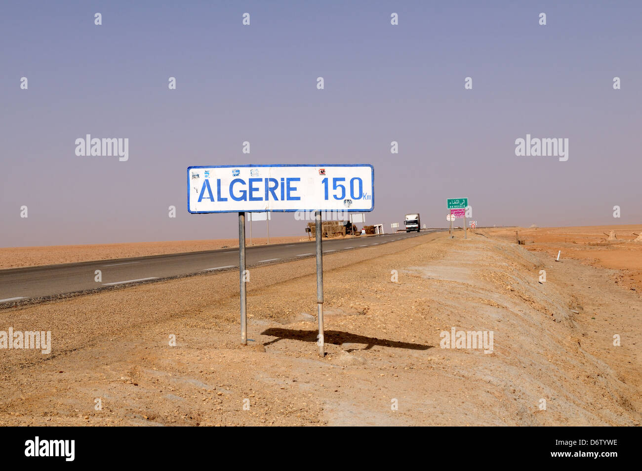Kilometers sign hi-res stock photography and images - Alamy