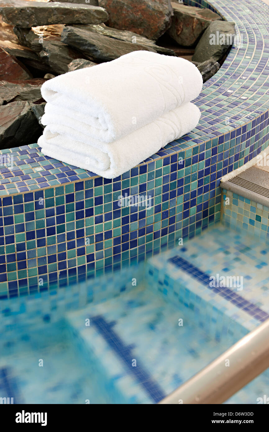 Edge of tiles hi-res stock photography and images - Alamy