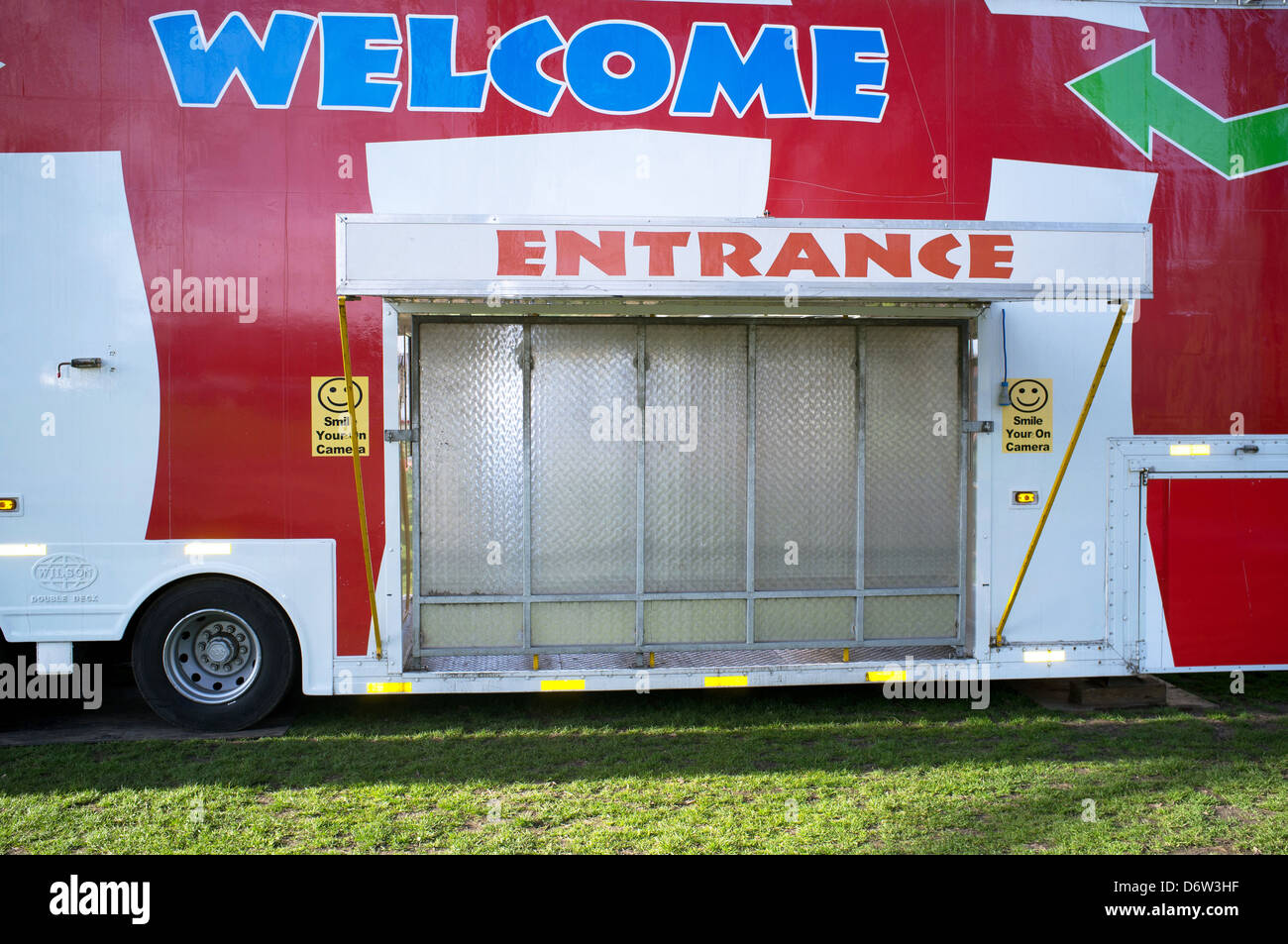 Entrance to funfair hi-res stock photography and images - Alamy