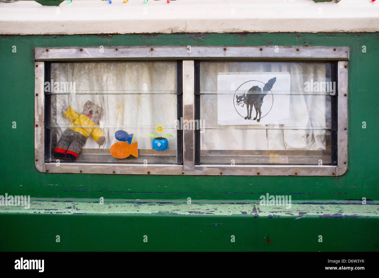 Cat on houseboat hi-res stock photography and images - Alamy