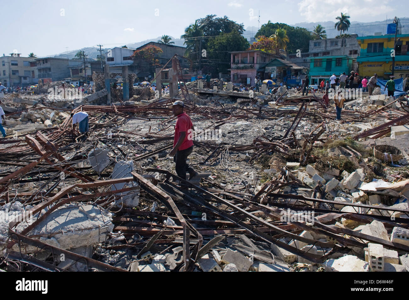Earthquake damaged buildings port au prince haiti hi-res stock ...