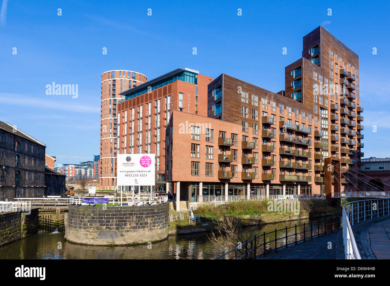 Development at leeds granary wharf hi-res stock photography and images ...