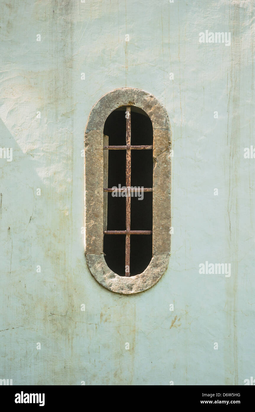 Light prison window exterior hi-res stock photography and images - Alamy