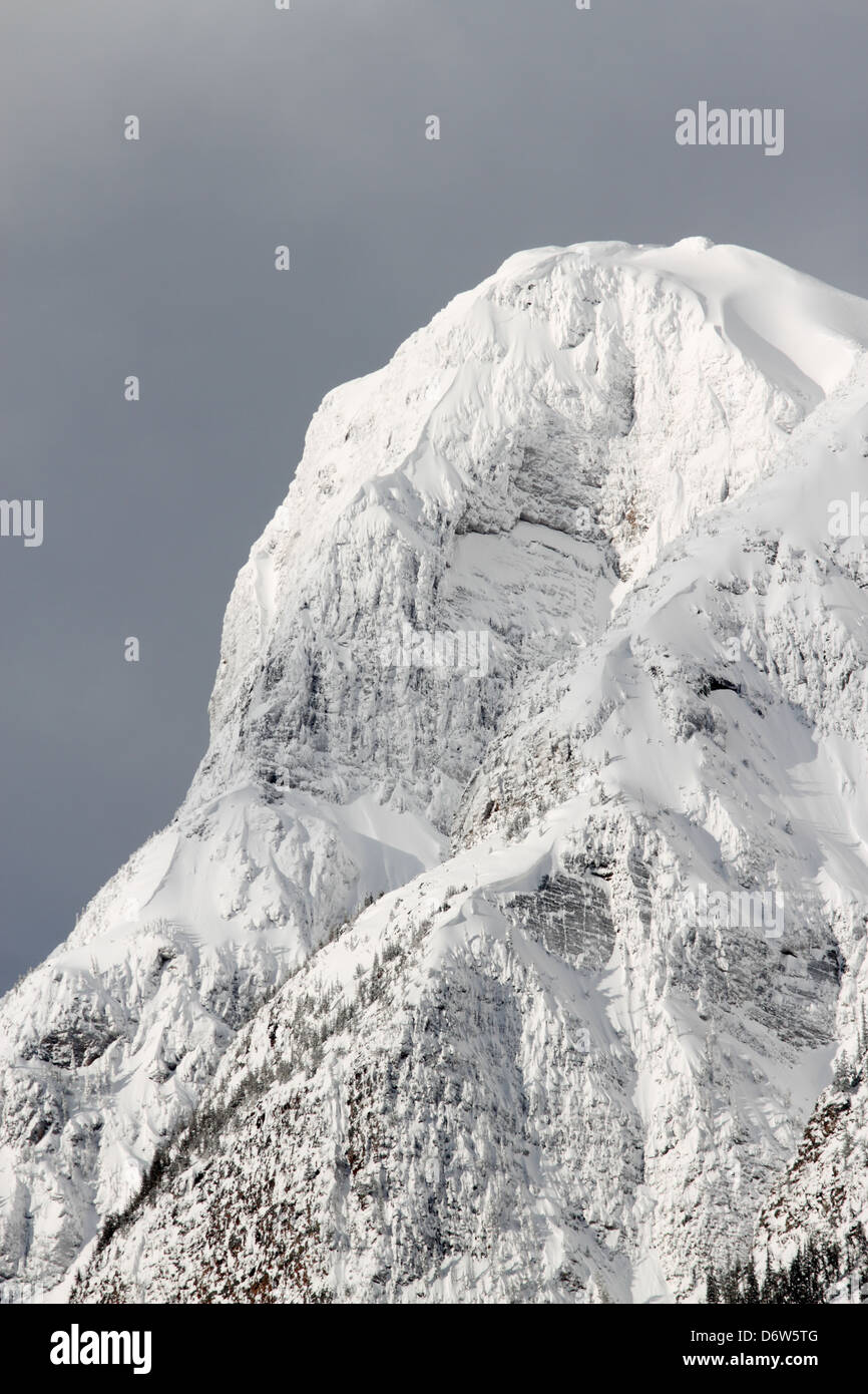 Rock formations and snowy mountain range hi-res stock photography and ...