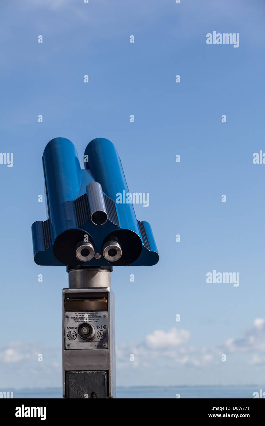 Periscope binoculars hi-res stock photography and images - Alamy