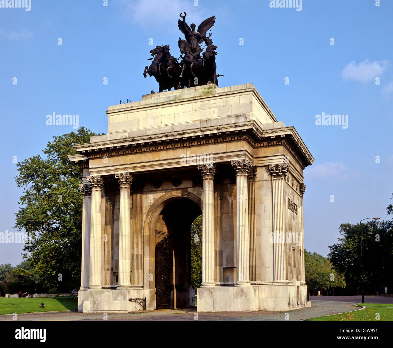 8511. Wellington Arch & Goddess of War Statue, Hyde Park Corner, London ...