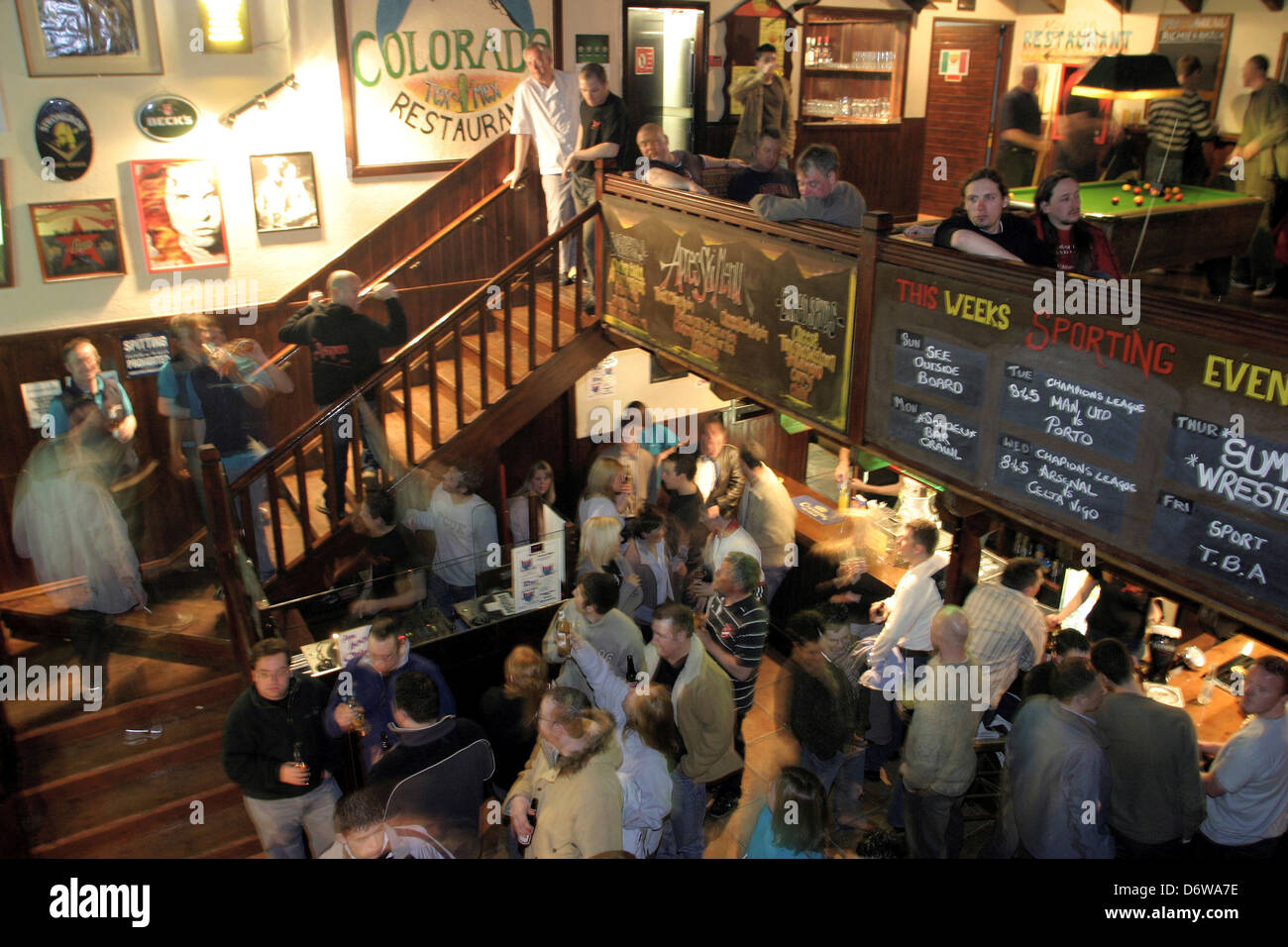 People in aspen bar hi-res stock photography and images - Alamy
