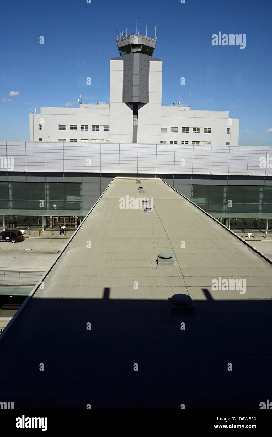 san francisco airport terminal Stock Photo - Alamy