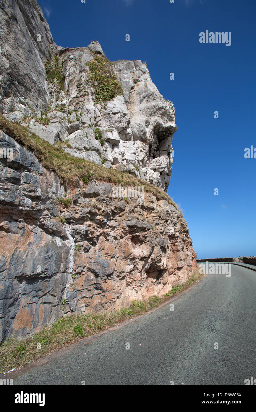 Side cliff road hi-res stock photography and images - Alamy