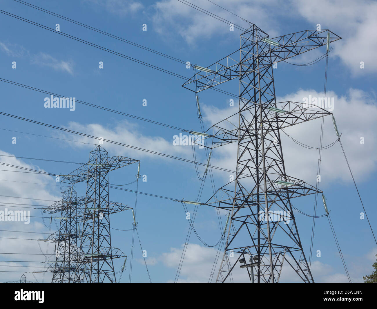 Electricity pylons power station hi-res stock photography and images ...