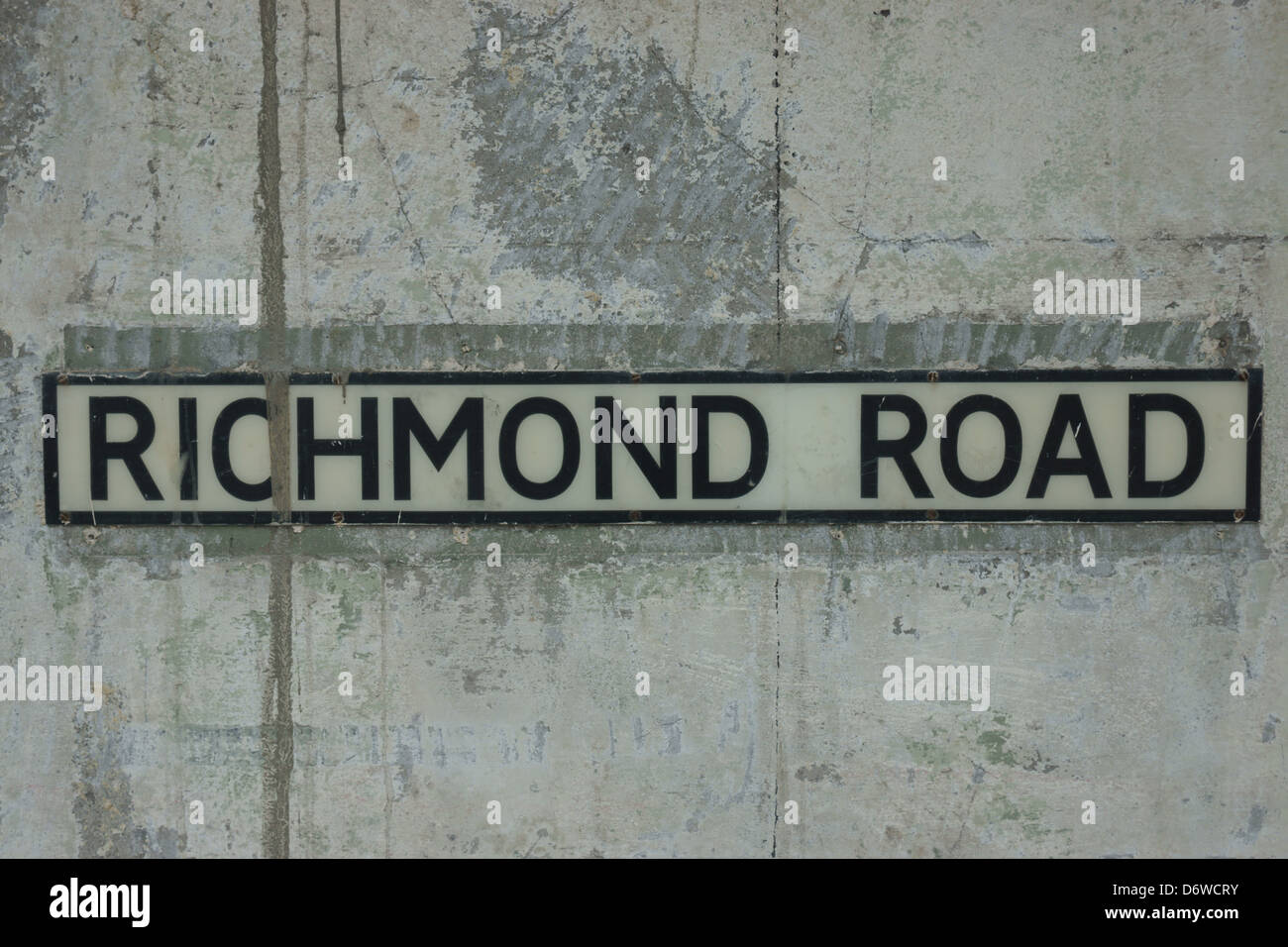 sign post street name richmond road building works Stock Photo - Alamy