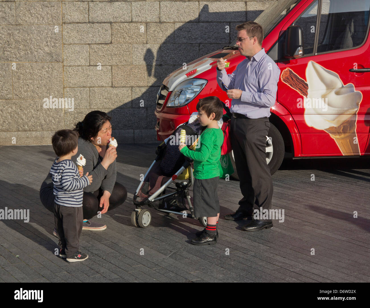 Family enjoying ice-cream from a van in the streets of London, UK Stock ...