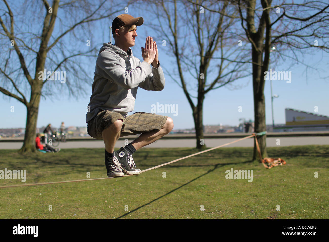 Sagging rope hi-res stock photography and images - Alamy
