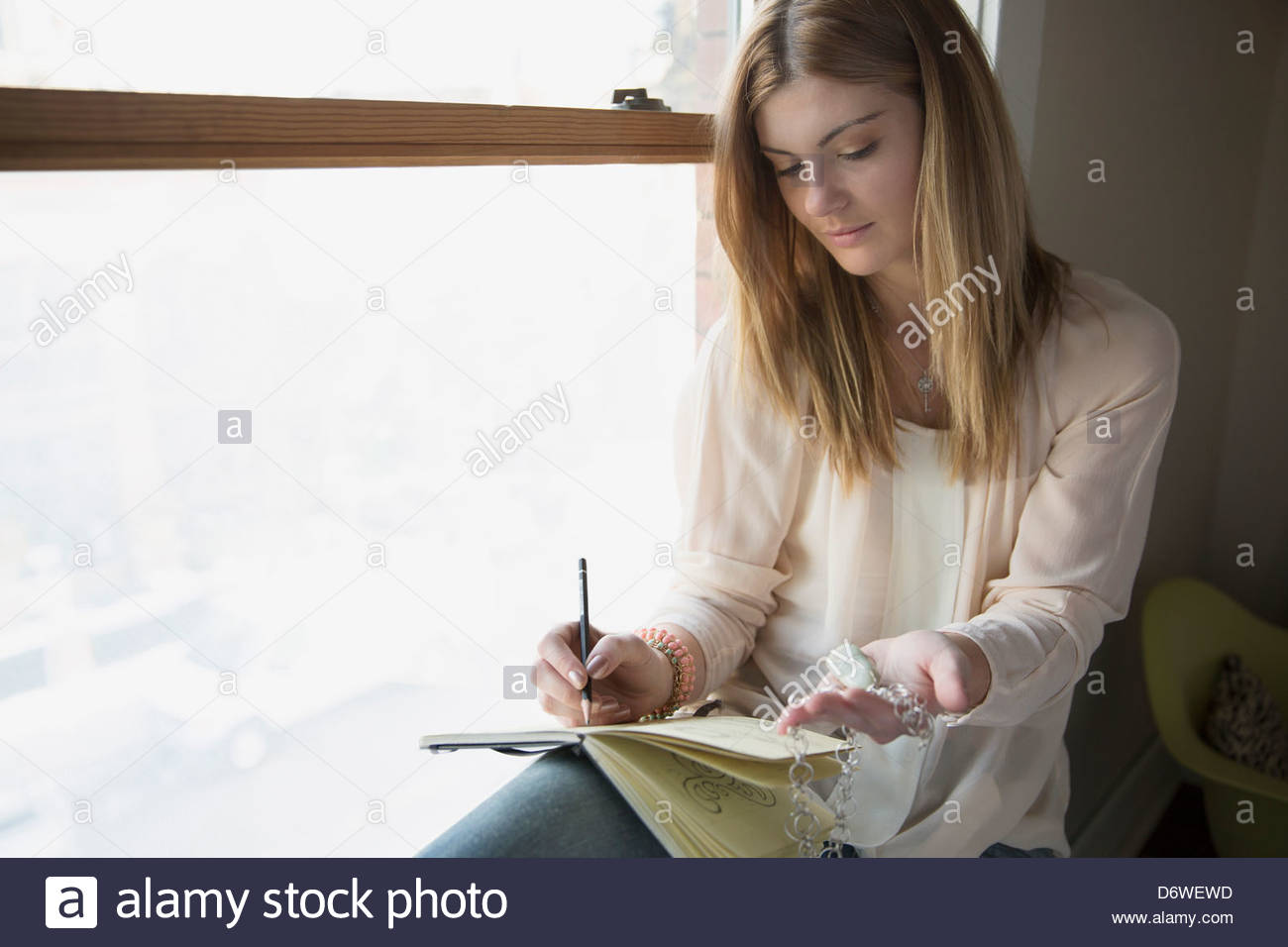 Focus sketch hi-res stock photography and images - Alamy