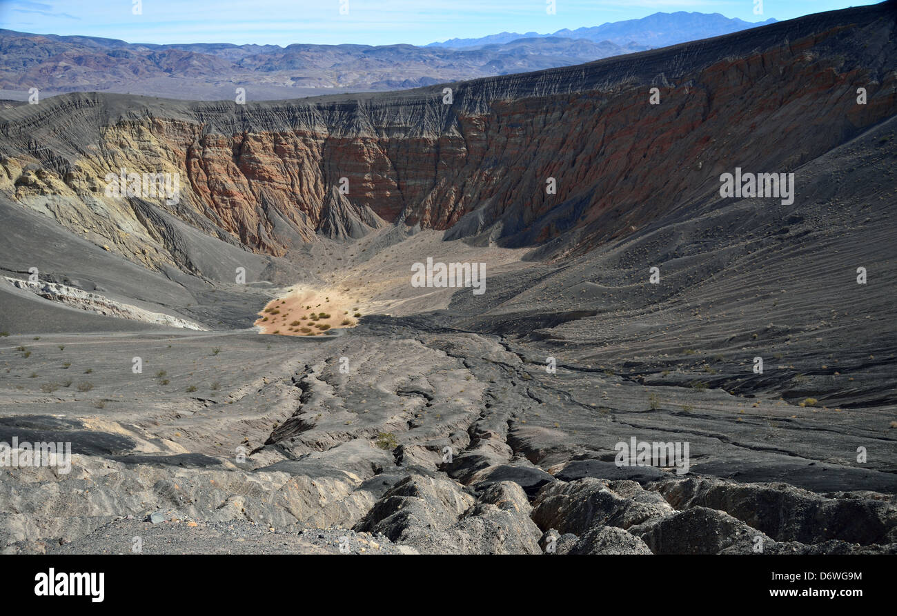 Layers of rock formation around the rim of Ubehebe Crater. Death Valley ...