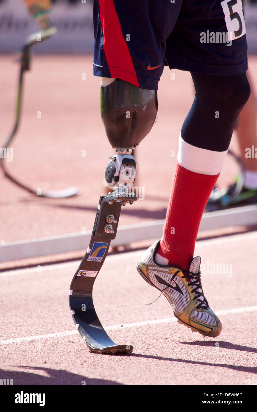 African American paralympian track runner with a prosthetic leg Stock ...