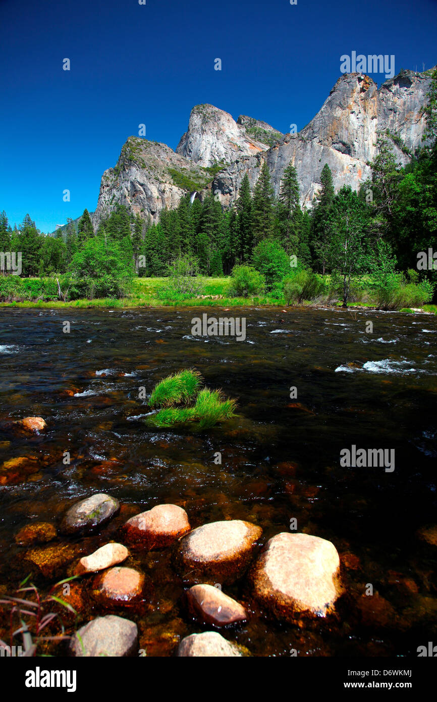 USA, California, Yosemite National Park, Bridalveil Fall above Merced ...