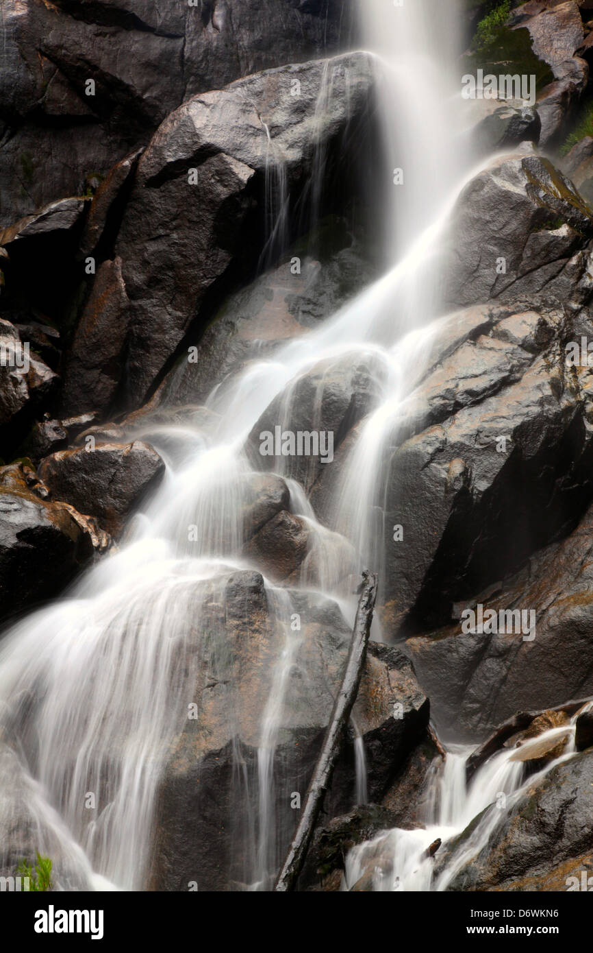 Water falling from rocks, Grizzly Falls, Kings Canyon National Park ...