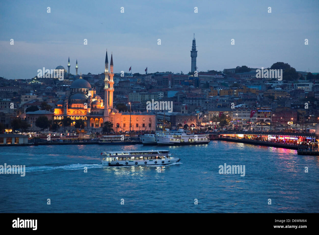 Turnkey, Istanbul, New Mosque at night Stock Photo - Alamy