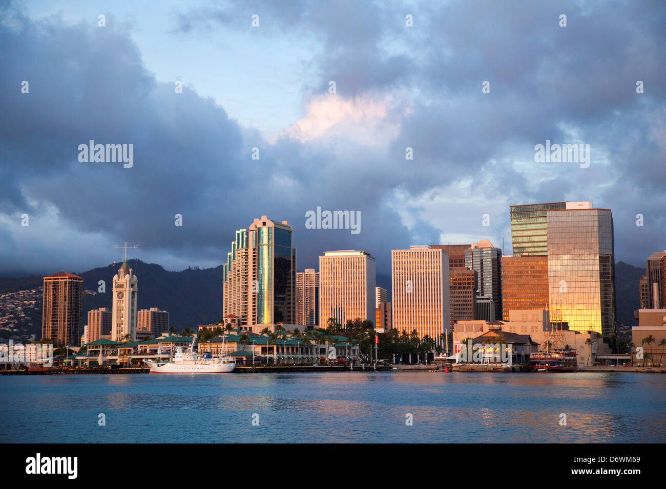 Hawaii, Honolulu, Skyline at sunset Stock Photo - Alamy