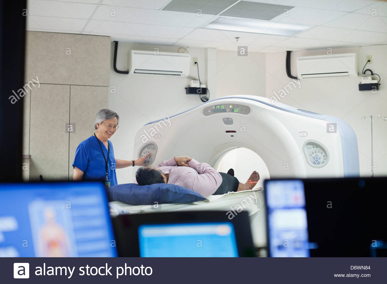 Male radiologist room hi-res stock photography and images - Alamy