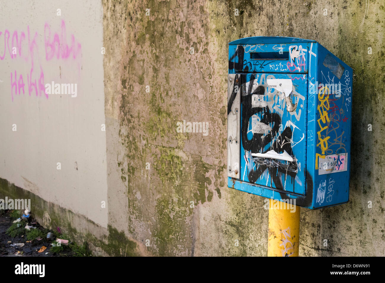 Sharps box hi-res stock photography and images - Alamy