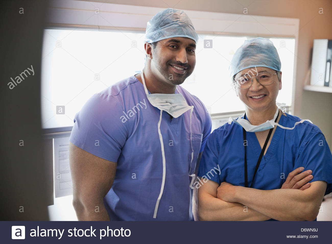 Chinese doctor operating hi-res stock photography and images - Alamy