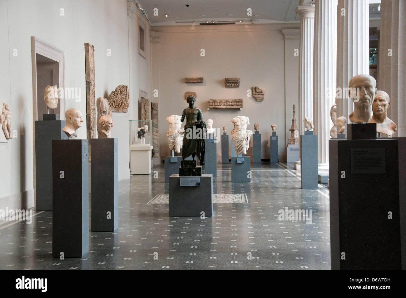 Manhattan sculpture exhibit display hi-res stock photography and images ...