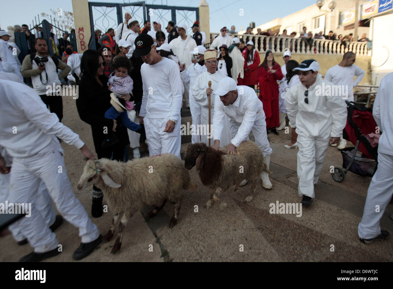 Passover samaritans ceremony sacrifice hi-res stock photography and ...