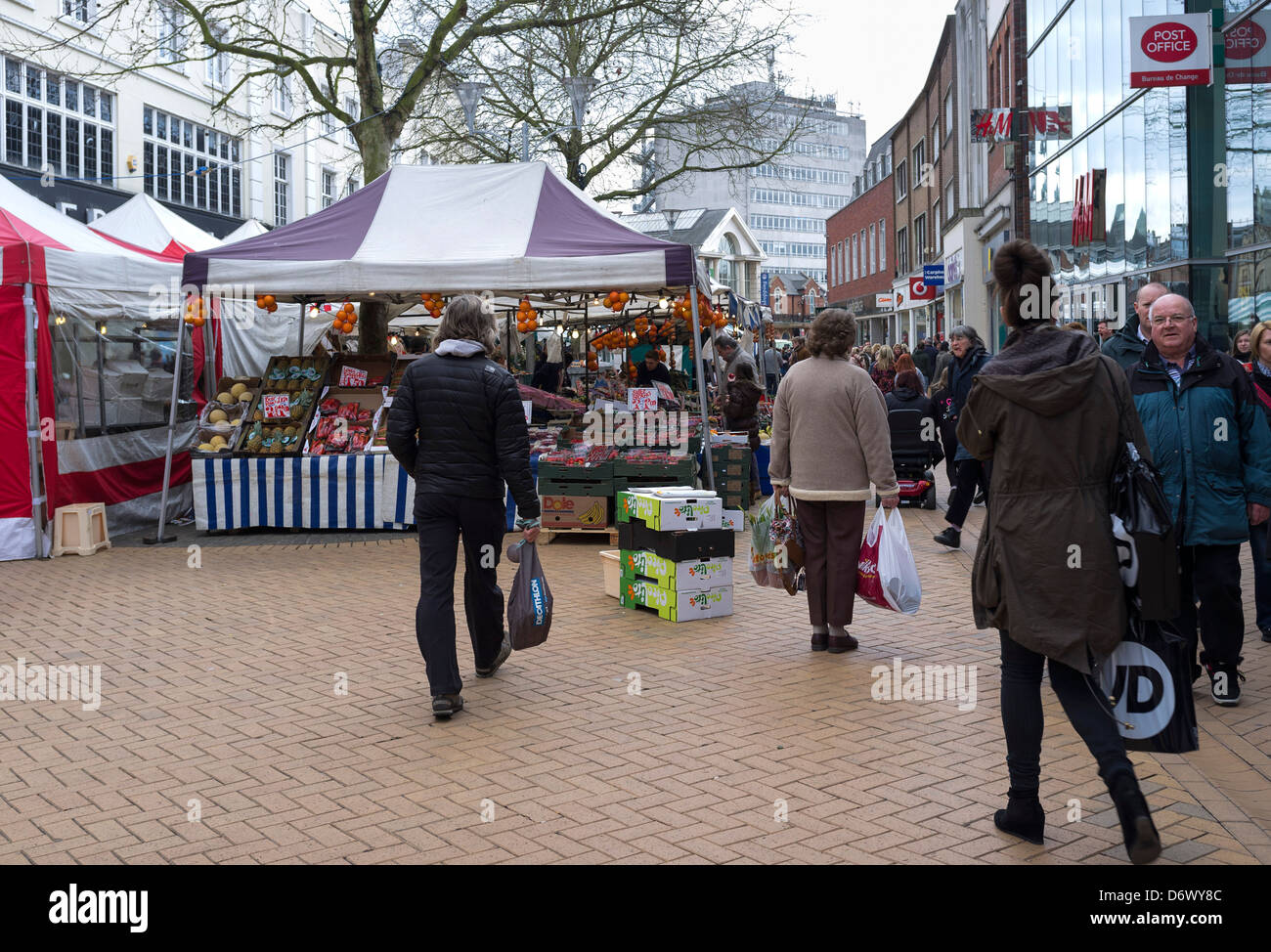 Shoppers in Chelmsford City Stock Photo - Alamy