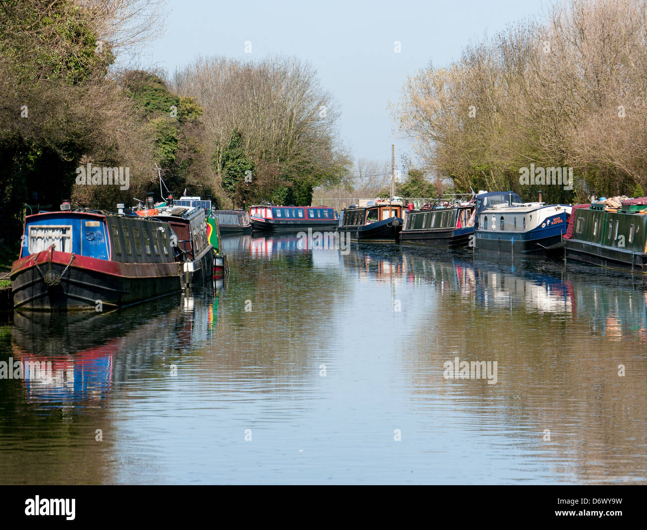Narrow boats on the Grand Union Canal at Marsworth, Aylesbury, Bucks ...
