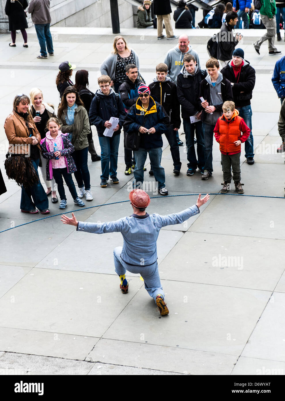 Entertainer performer hi-res stock photography and images - Alamy