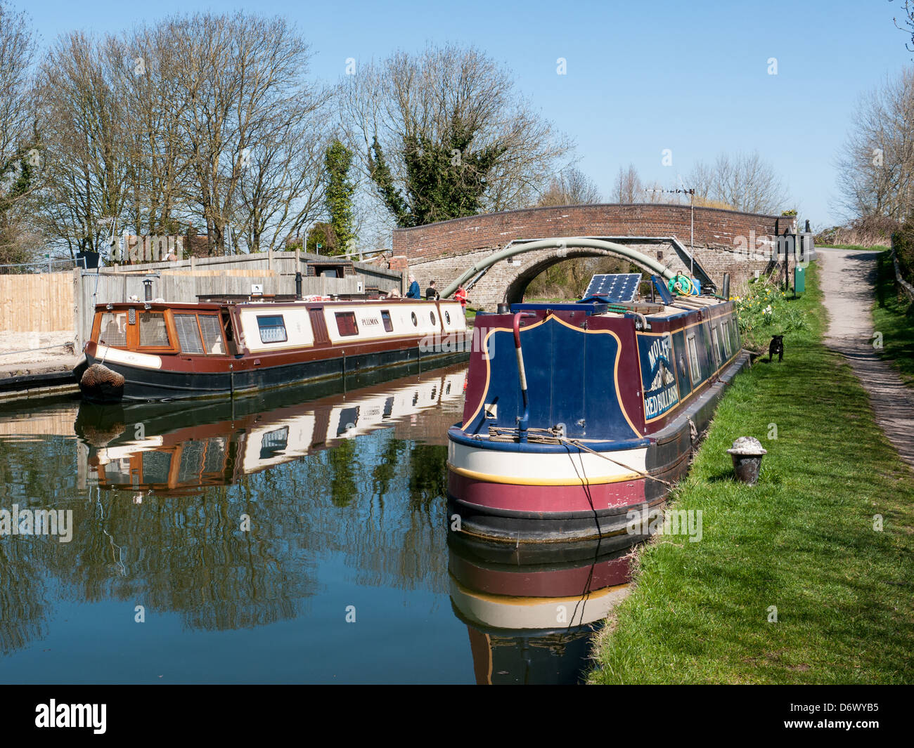 Narrow boats and bridge on the Union Canal at Marsworth, Aylesbury ...