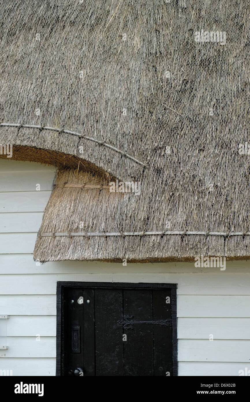 Thatch thatched thatching hi-res stock photography and images - Alamy
