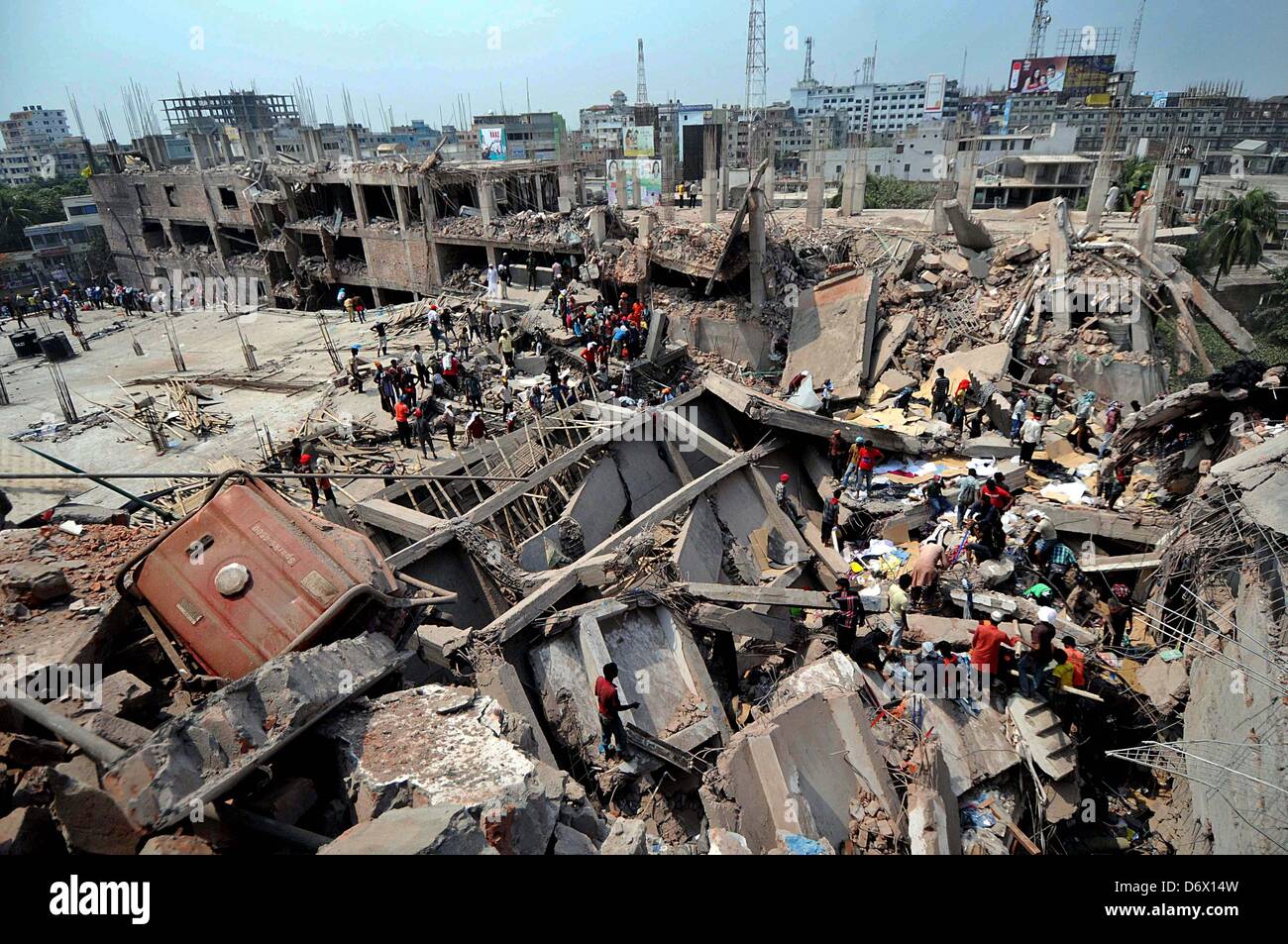 Dhaka, Bangladesh. 24th April, 2013. Bangladeshi civilian volunteers ...