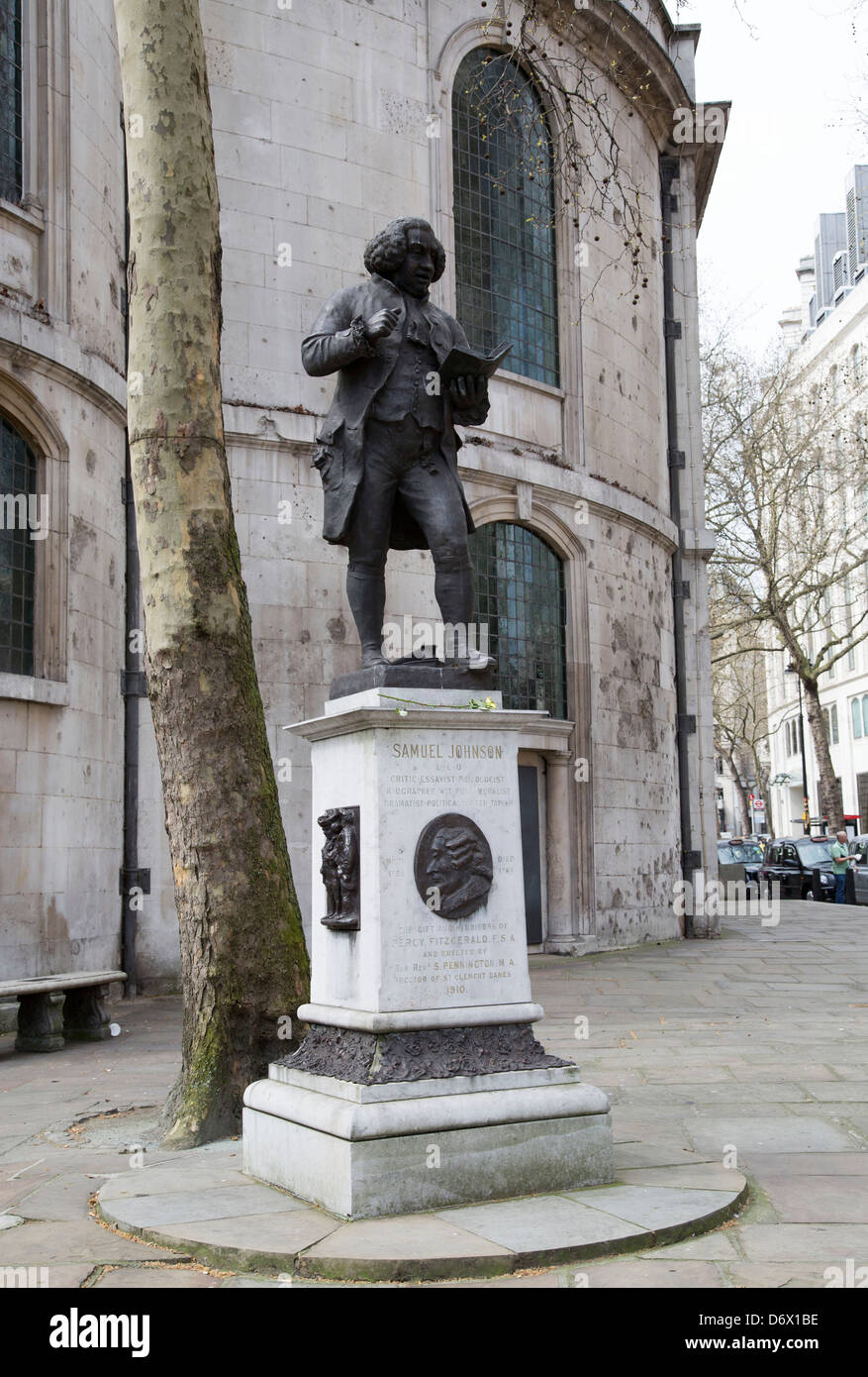 Statue of dr johnson hi-res stock photography and images - Alamy