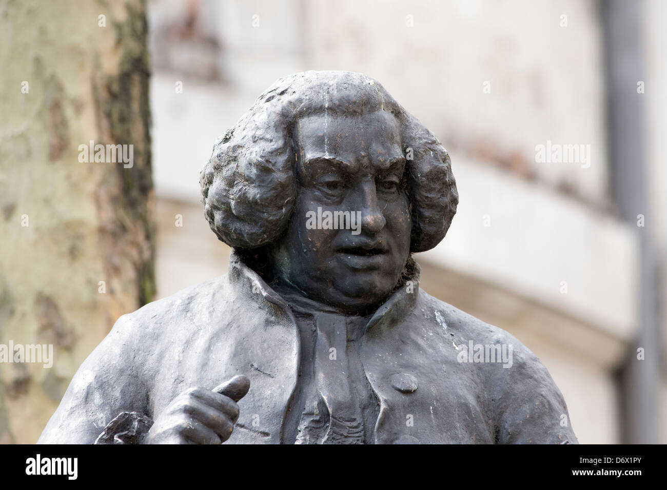 Statue of dr johnson london hi-res stock photography and images - Alamy