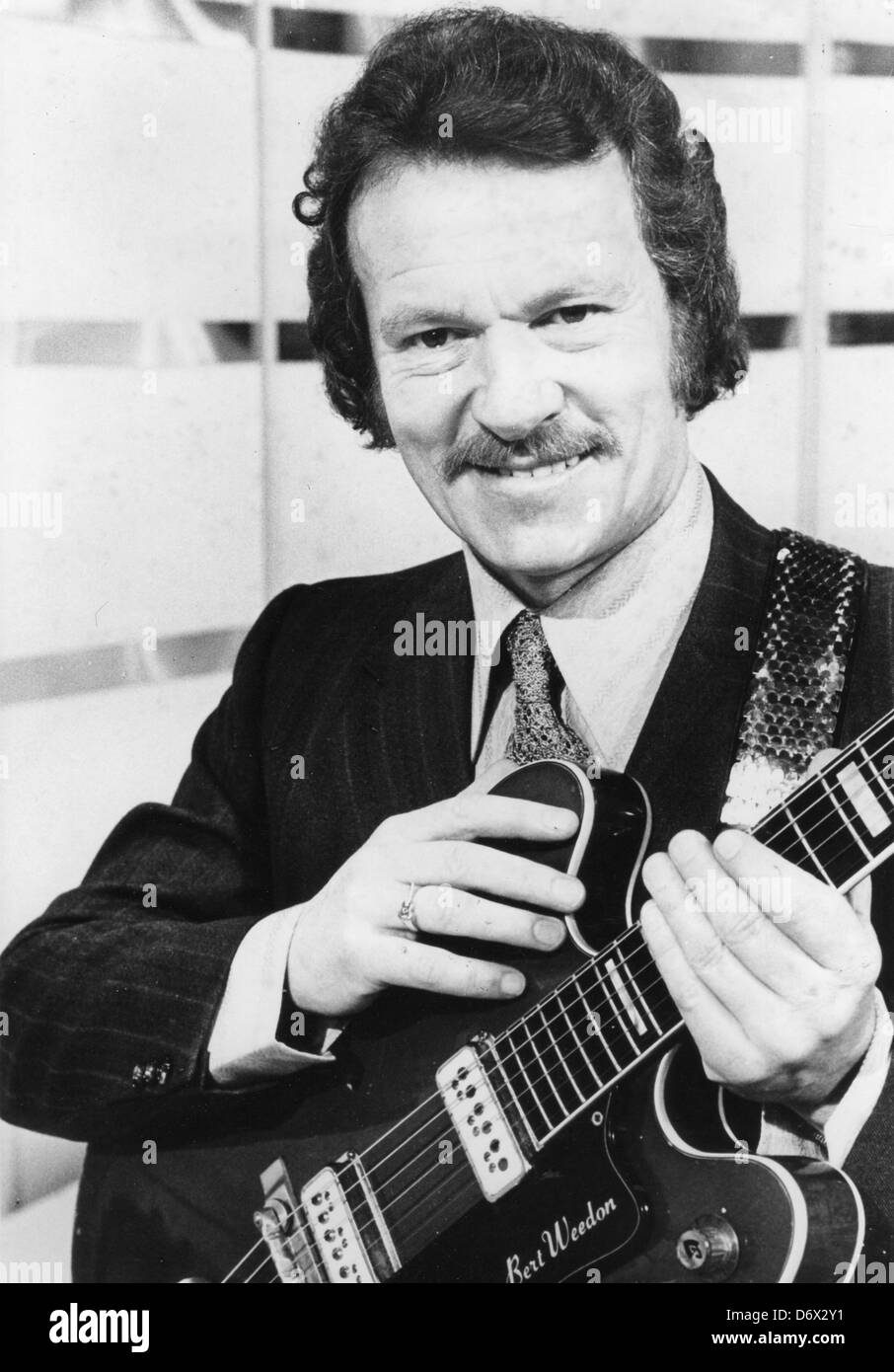 Bert weedon hi-res stock photography and images - Alamy