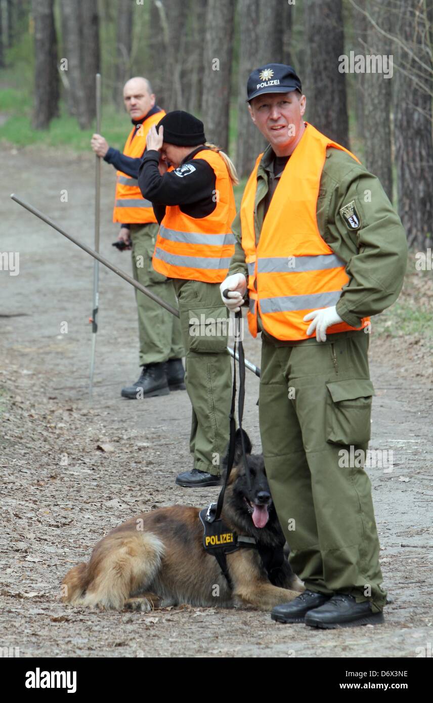 Headless corpse hi-res stock photography and images - Alamy