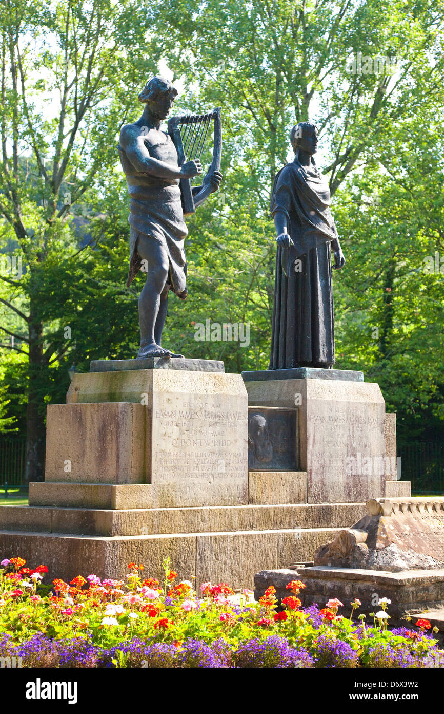 Statues, Ynysangarad Park, Pontypridd, Rhondda Cynon Taff, South Wales ...