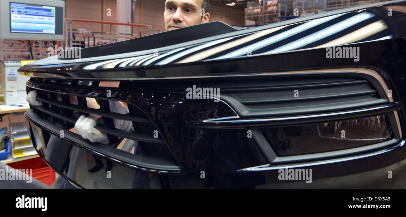Assembler Christian Baumann checks a pumper for the VW Golf in the ...
